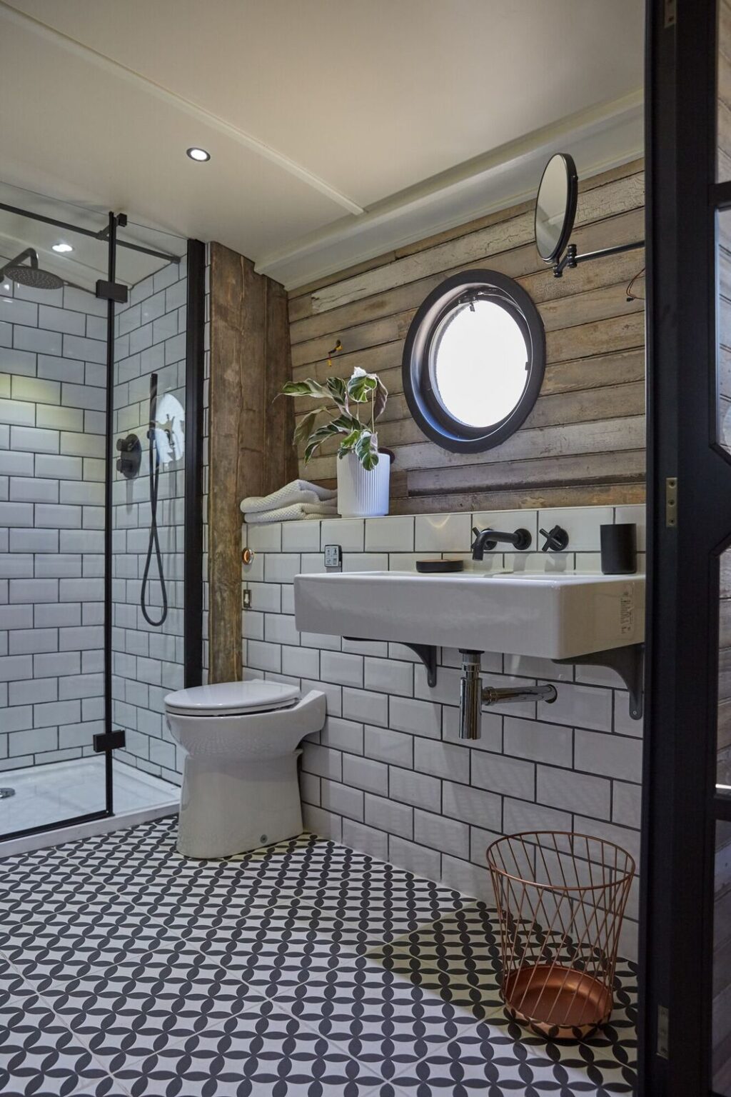 The Boathouse London | boutique hotel barge Paddington, London