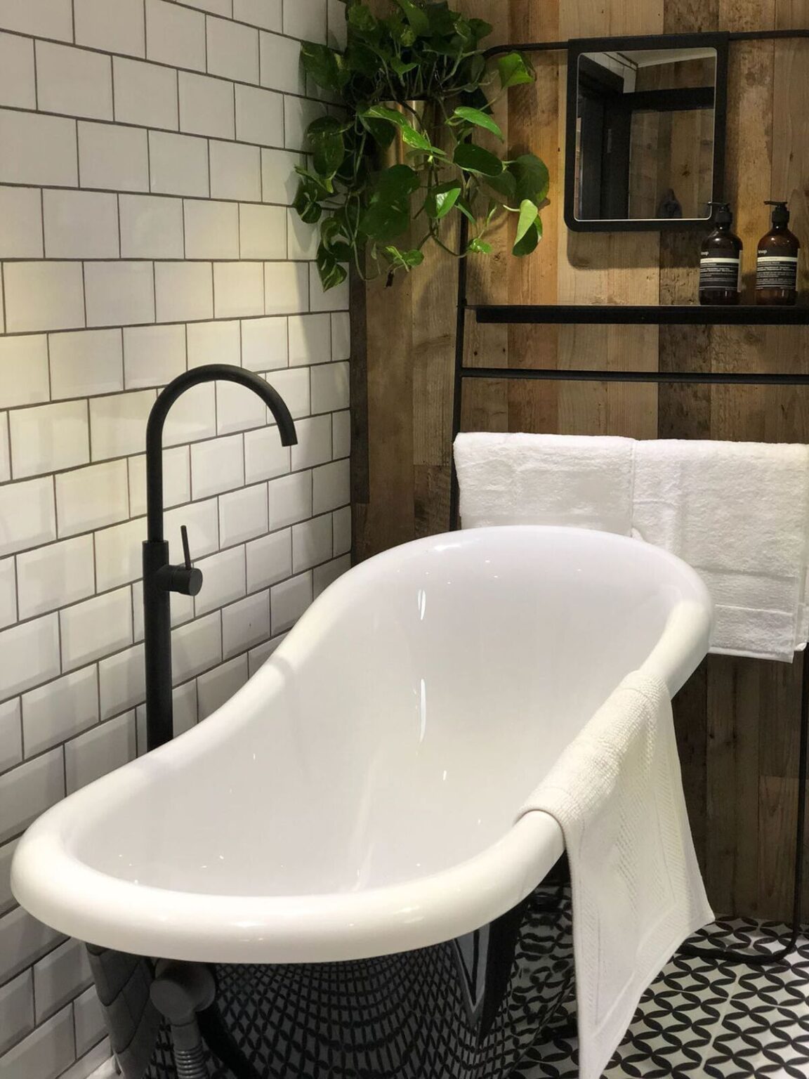 The Boathouse London | boutique hotel barge Paddington, London