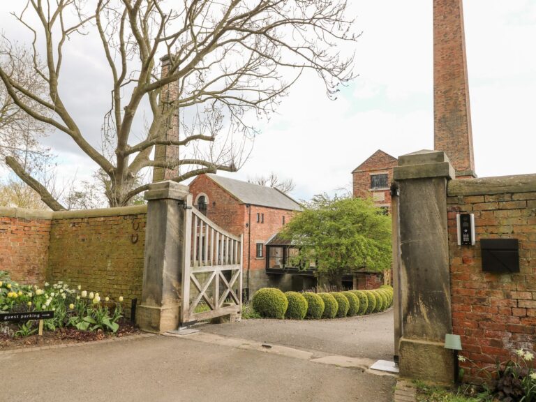 The Pump House Art Studio | Grade II-listed former pump house rental ...