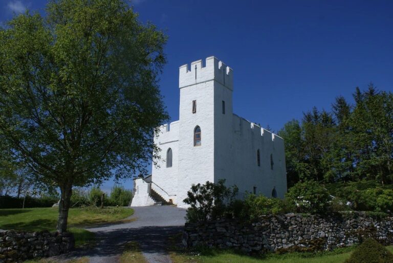 Carraigin Castle | historic stay for large groups | Co Galway Ireland