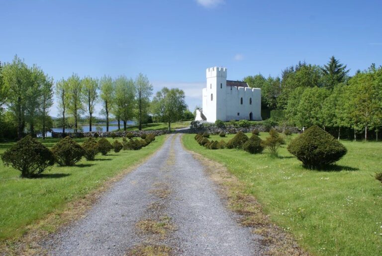 Carraigin Castle | historic stay for large groups | Co Galway Ireland