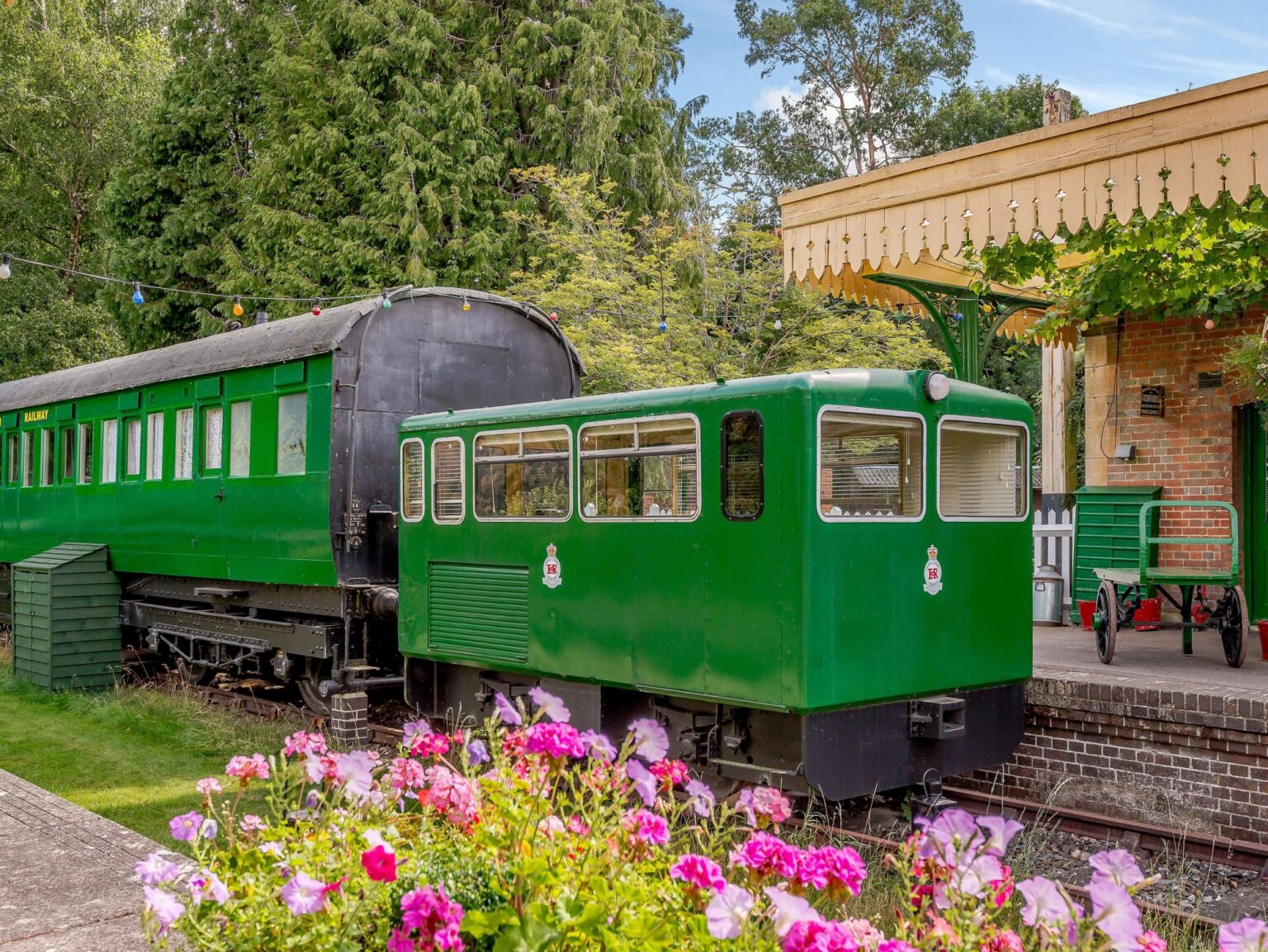 Sprat & Winkle | Heritage railway carriage conversion sleeping four ...