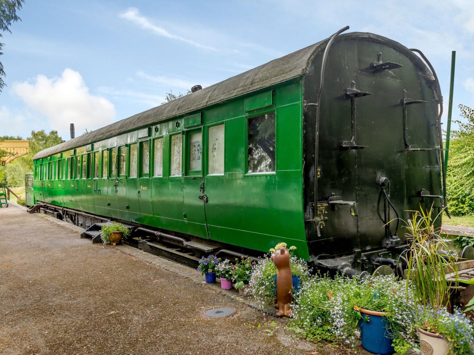 Sprat & Winkle | Heritage railway carriage conversion sleeping four ...