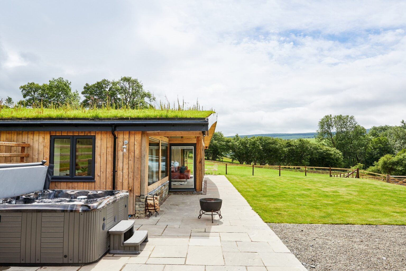 The Warren | secluded rural retreat with hot tub | Powys