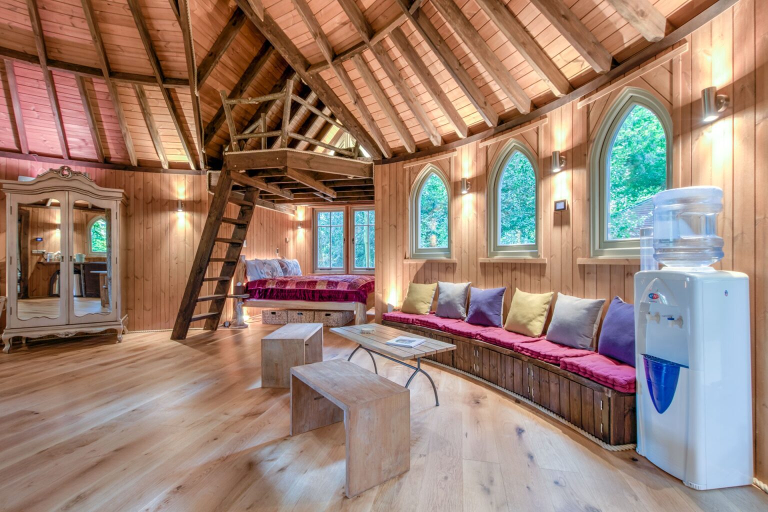 Cedar Hollow@The Oaks handcrafted family treehouse Oxfordshire