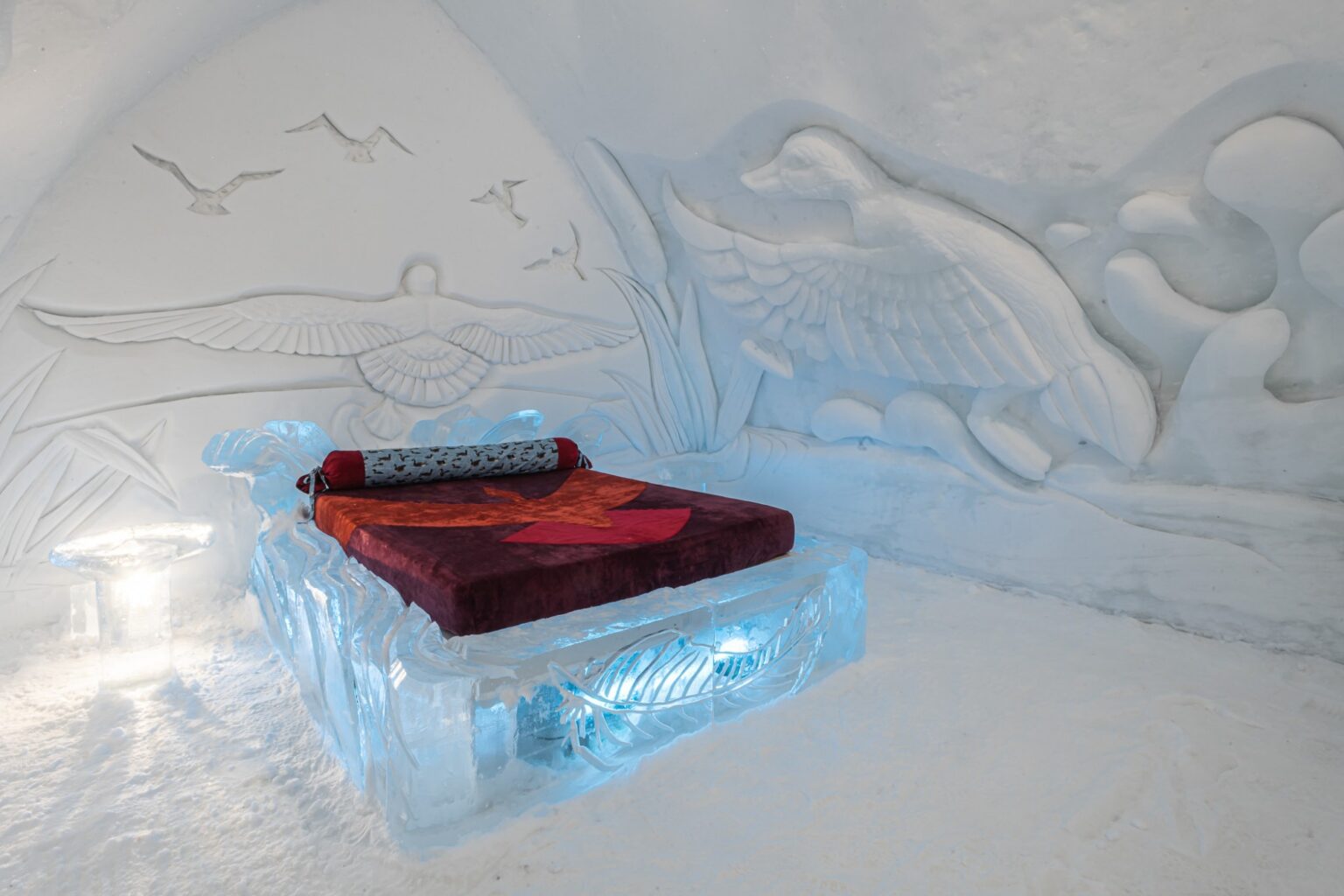 Hôtel de Glace | unique hotel constructed from ice and snow | Quebec ...