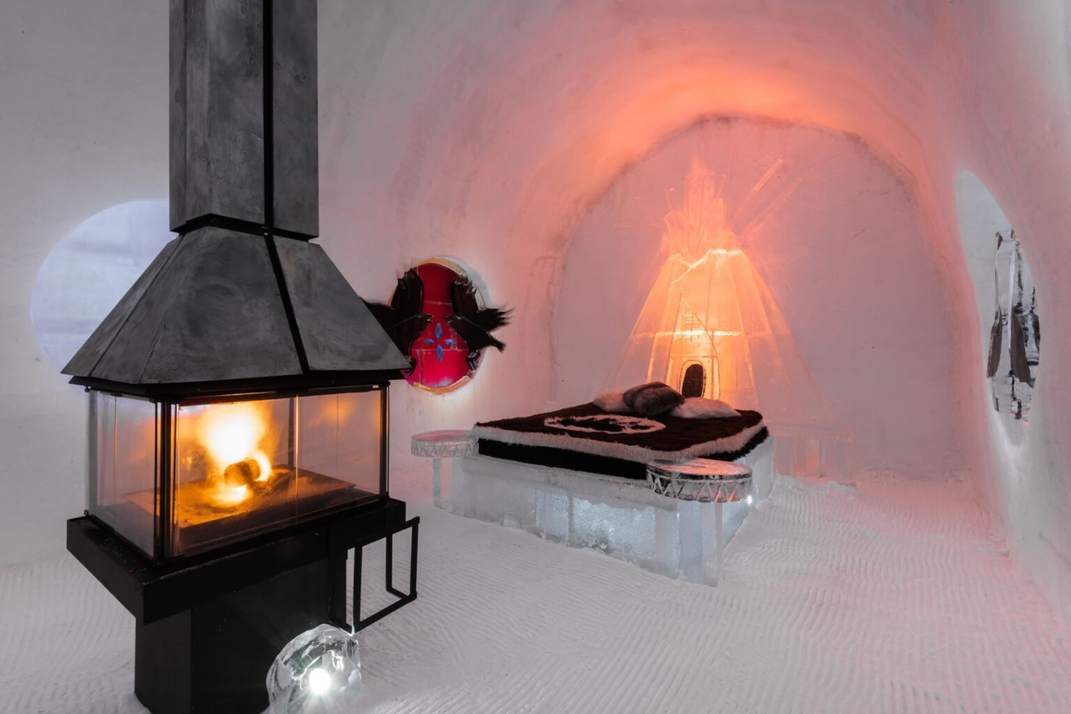 Hôtel de Glace | unique hotel constructed from ice and snow | Quebec ...