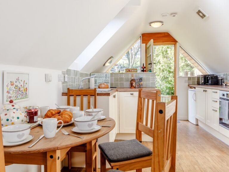 Triangle Lodge a uniquely shaped cabin in the Cotswolds