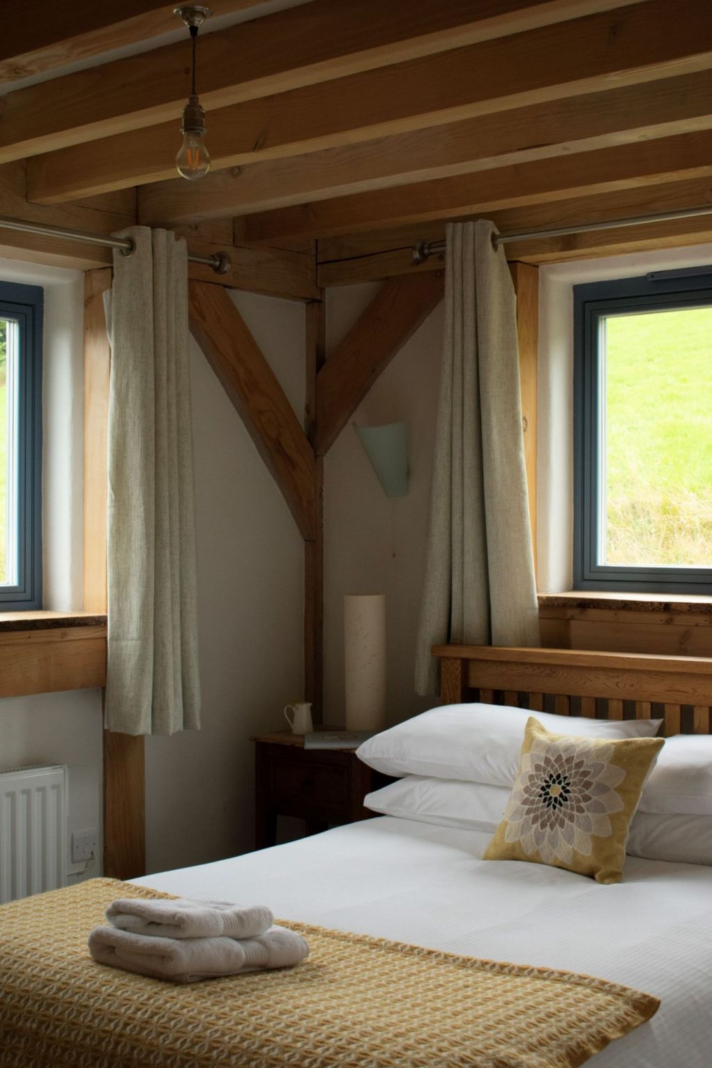 Wild Meadow Shepherd's Hut and eco-friendly Cottage Wales