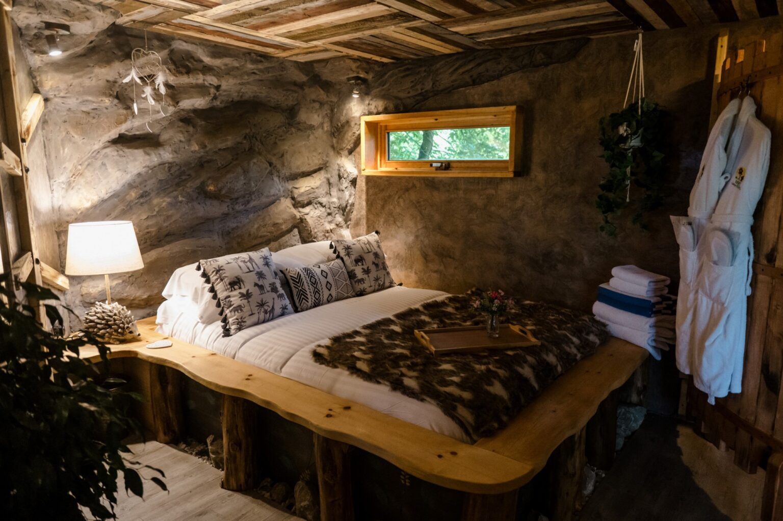The Hobbity Treehouse | luxurious treehouse for two, Kent