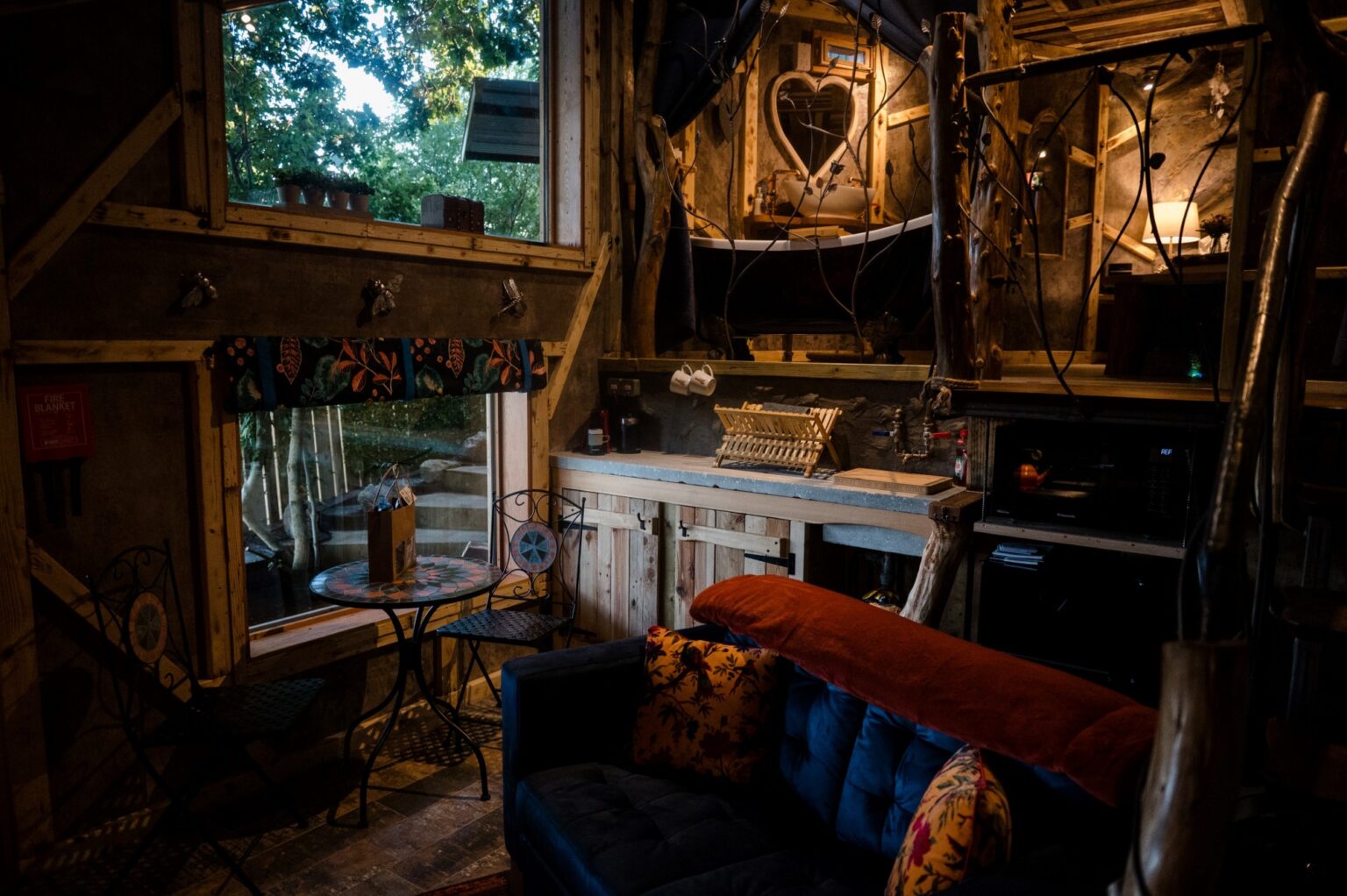 The Hobbity Treehouse | luxurious treehouse for two, Kent