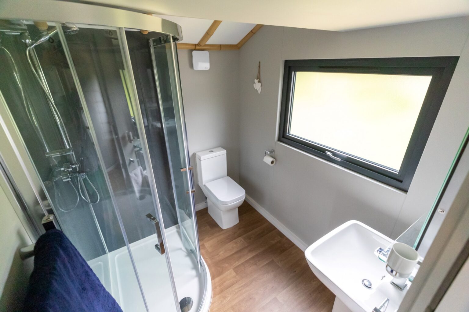 Birdholme Glamping | safari lodges with private hot tubs Notts