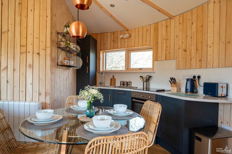 Ty'r Derw Treehouse | treetop retreat with hot tub | Ceredigion