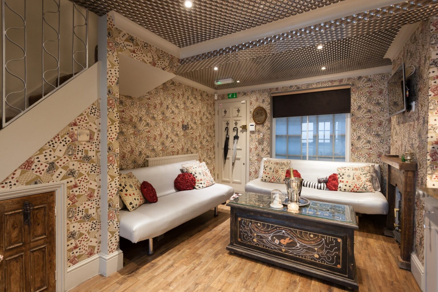 Looking Glass Cottage | Alice in Wonderland themed Brighton stay