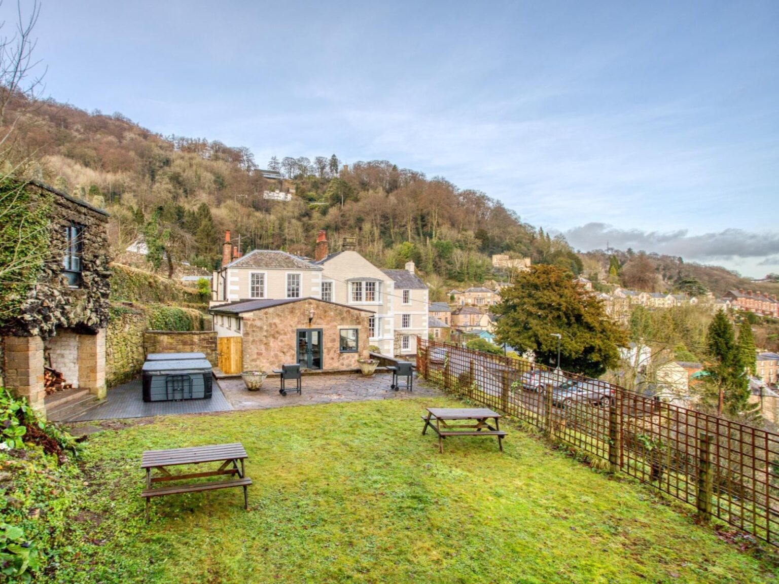 The Old Matlock Hotel and Inn | exclusive hire hotel pub Derbyshire