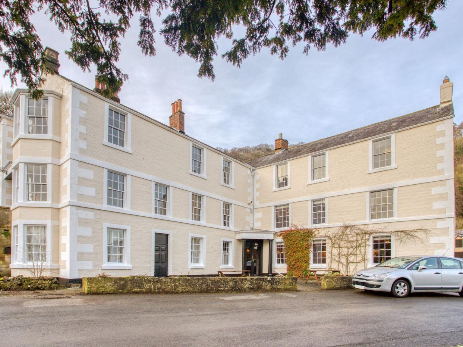 The Old Matlock Hotel and Inn | exclusive hire hotel pub Derbyshire