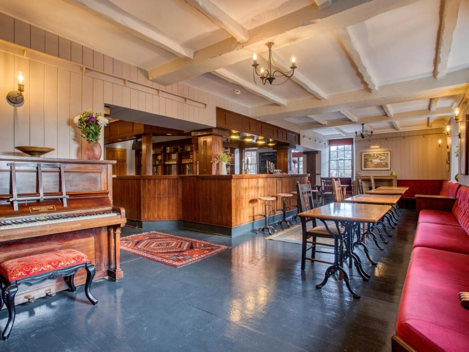 The Old Matlock Hotel and Inn | exclusive hire hotel pub Derbyshire