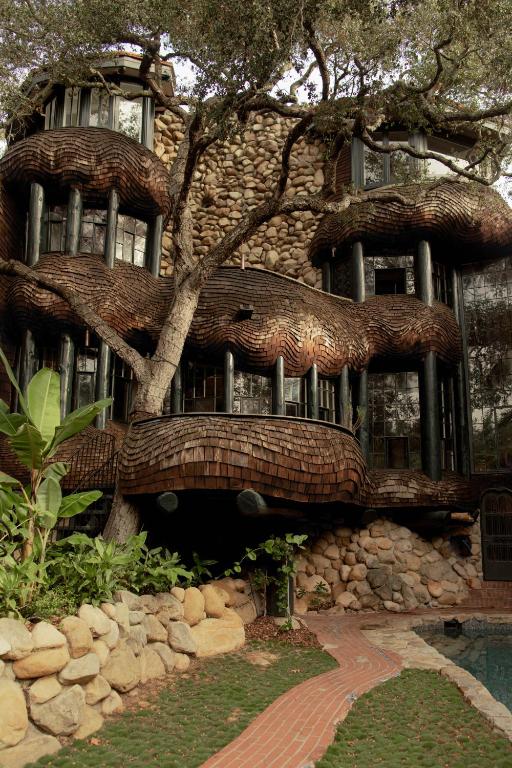 The Whale House | fantasy-style haven with pool nr Santa Barbara