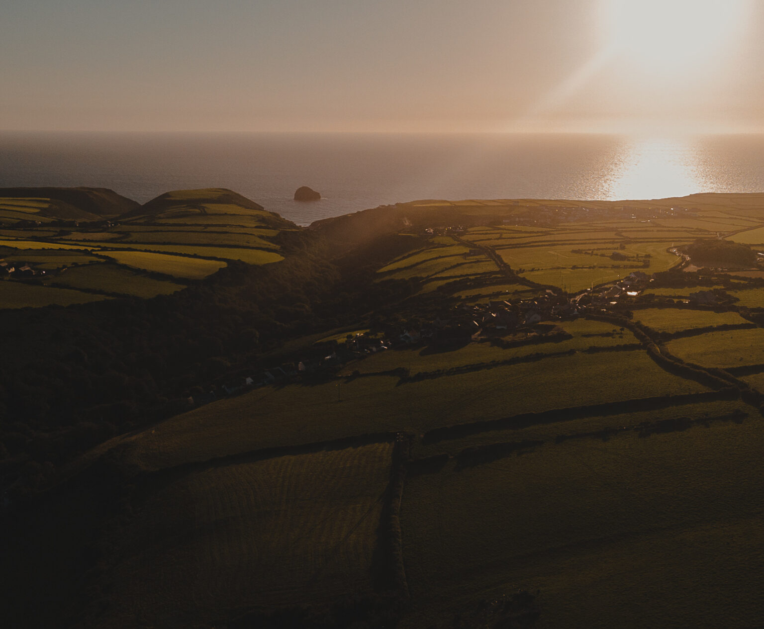 Kudhva - architectural wild camping retreat, Tintagel Cornwall