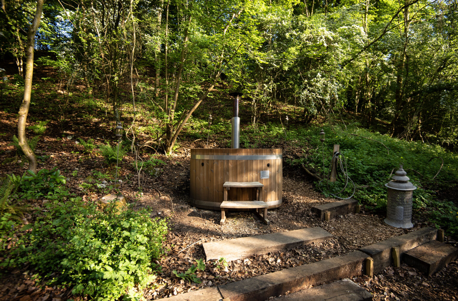 Arcadia | off-grid couples cabin with hot tub in Cotswolds woodland