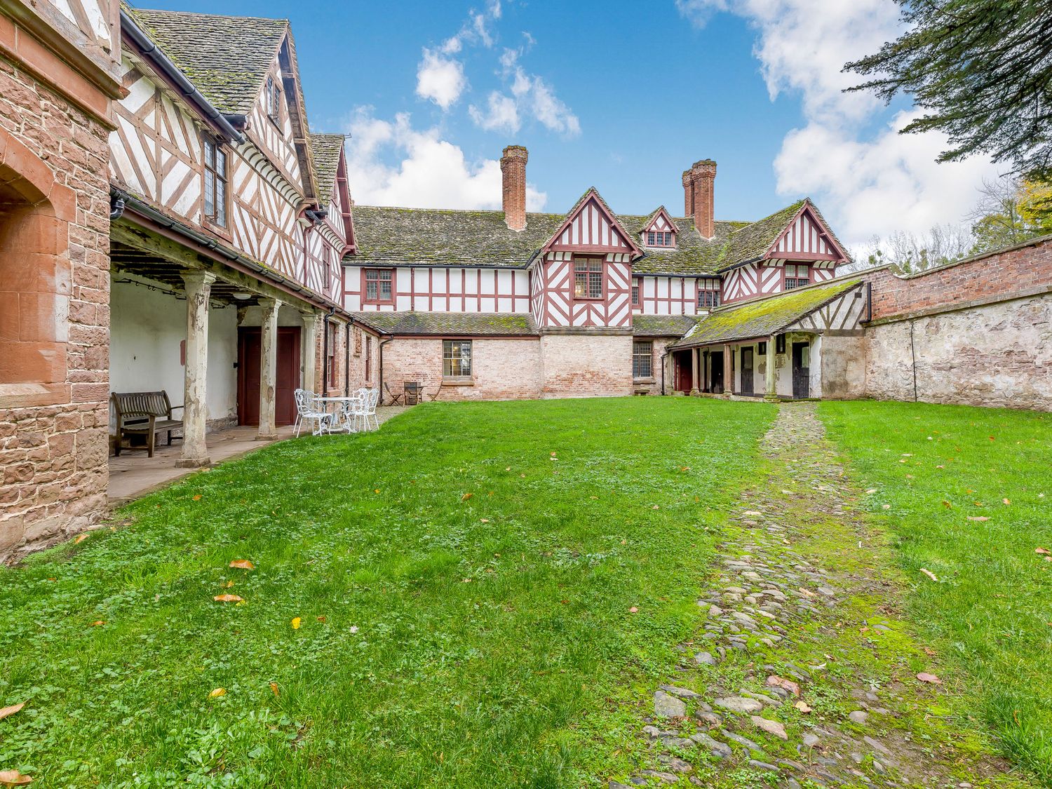 The Generals Quarters | historic group stays in Shropshire