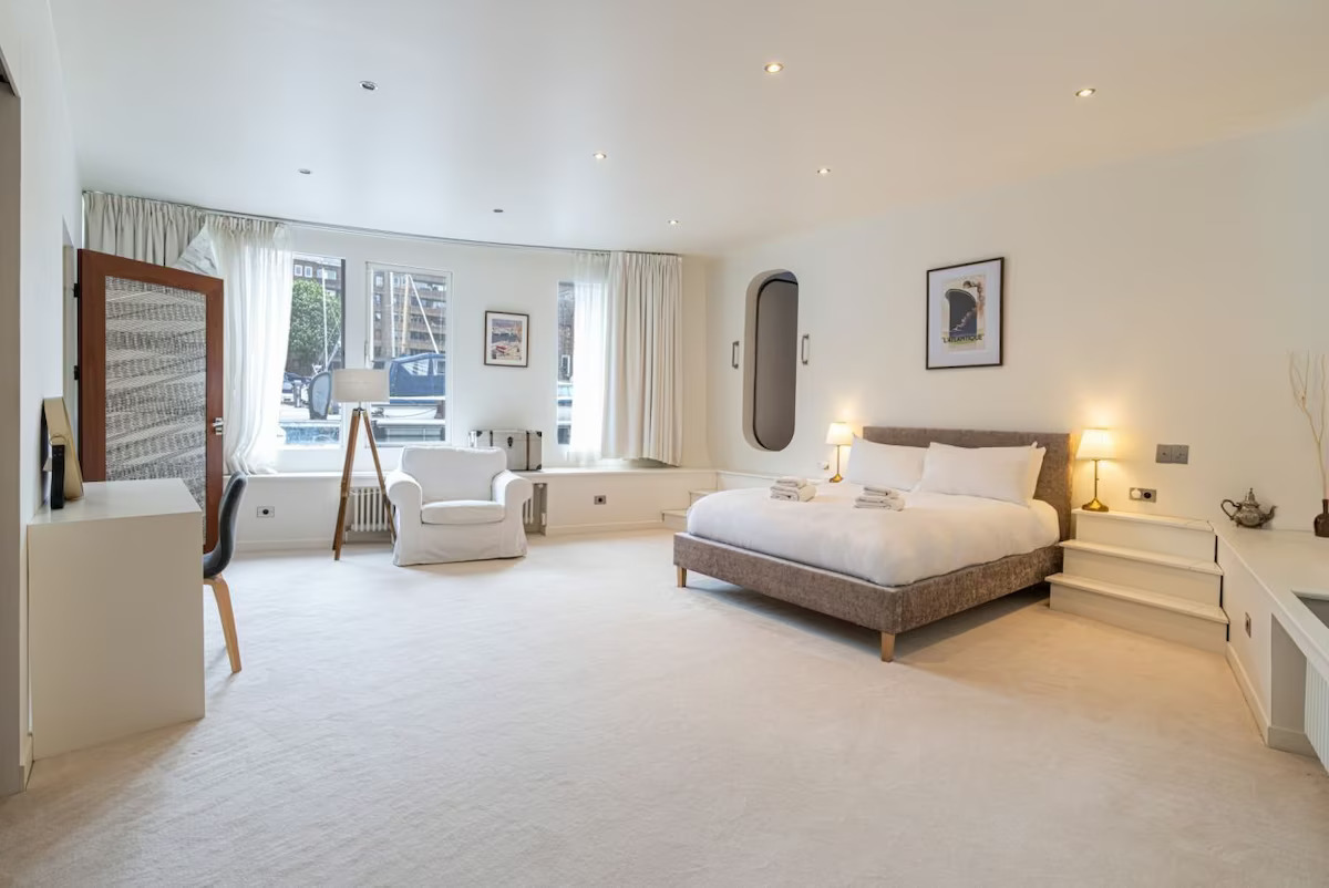 Matrix Boat stunning luxury houseboat London