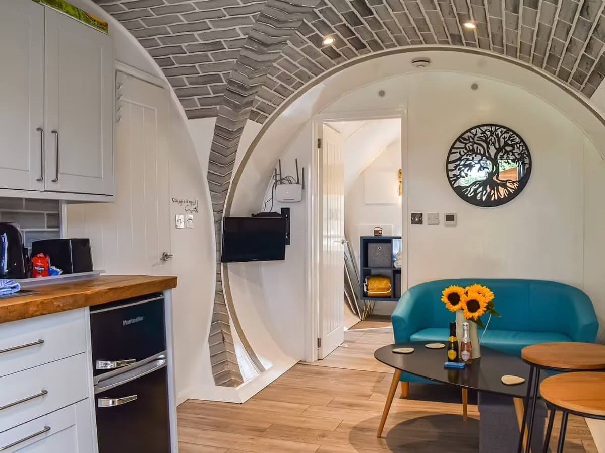 Hastingleigh Hobbit House unique romantic hill house Kent