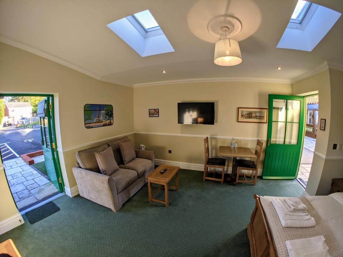 Railway Hotel Fordingbridge themed carriage rooms | Hampshire