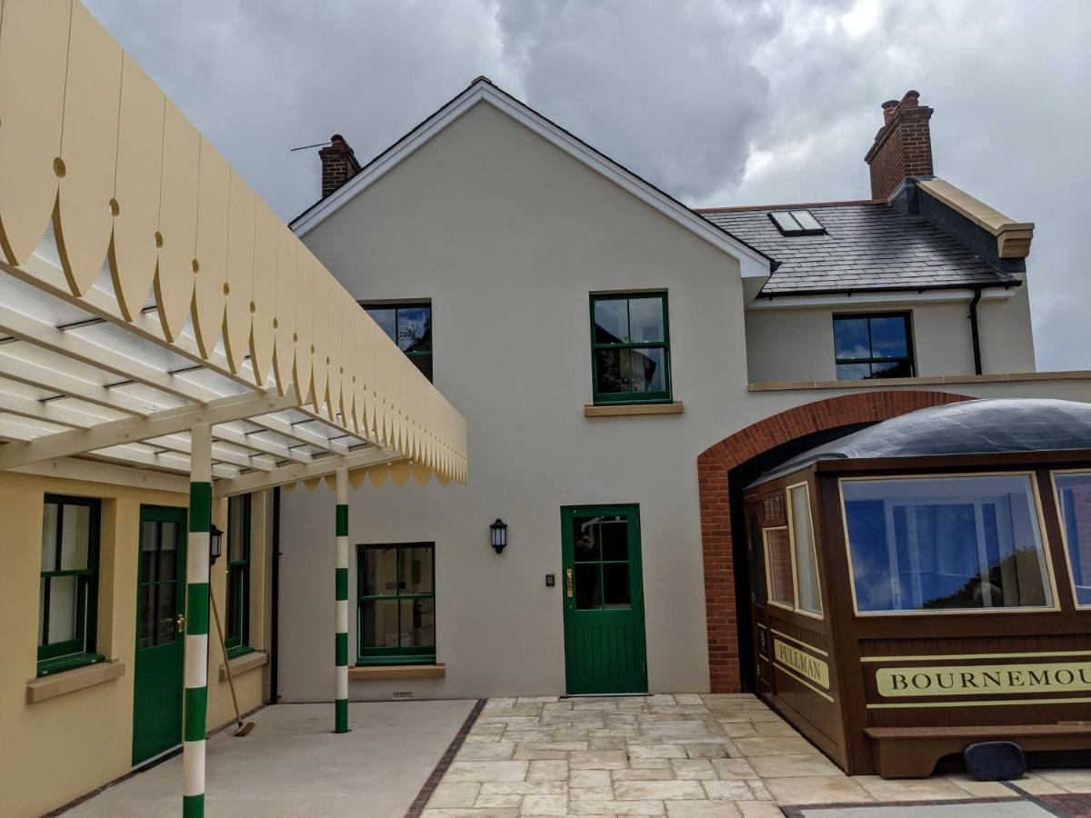 Railway Hotel Fordingbridge themed carriage rooms | Hampshire