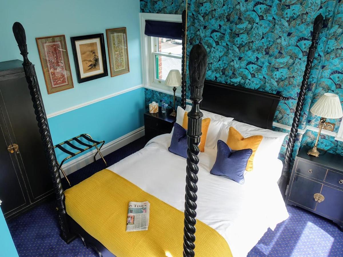 Railway Hotel Fordingbridge themed carriage rooms | Hampshire