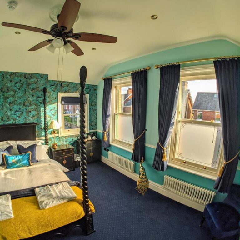 Railway Hotel Fordingbridge themed carriage rooms | Hampshire