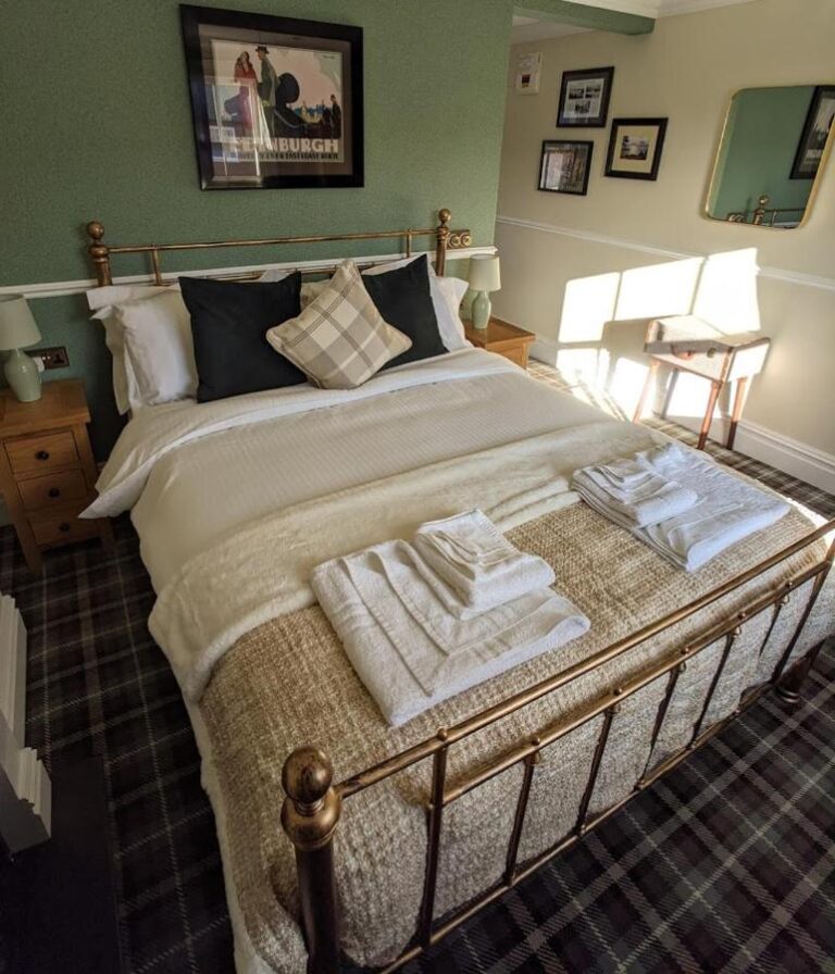 Railway Hotel Fordingbridge themed carriage rooms | Hampshire