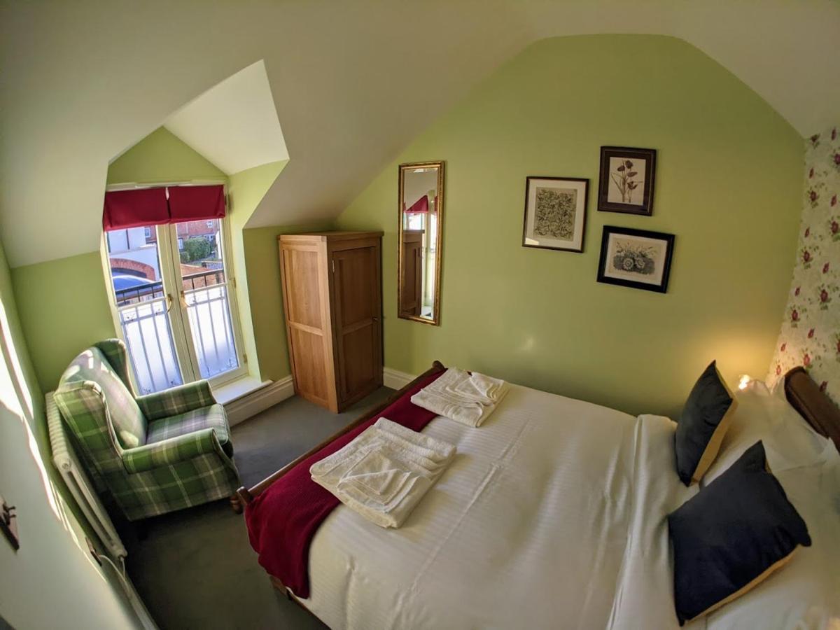 Railway Hotel Fordingbridge themed carriage rooms | Hampshire