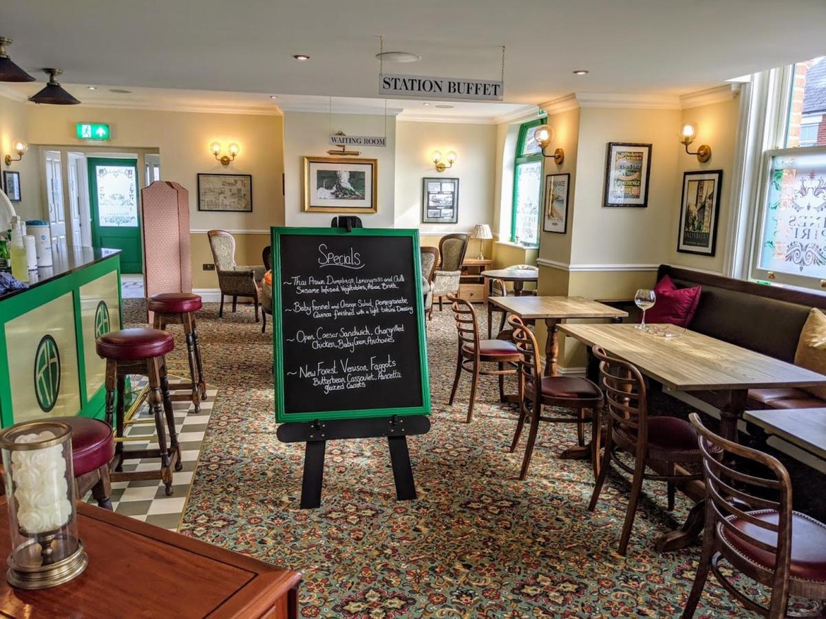 Railway Hotel Fordingbridge themed carriage rooms | Hampshire