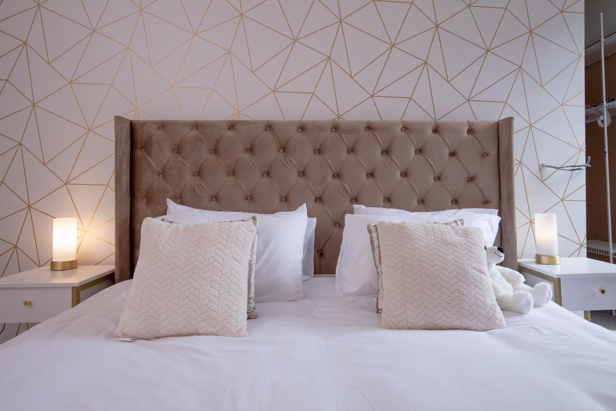 Halula Halo large group stay with hot tub swimming pool Somerset