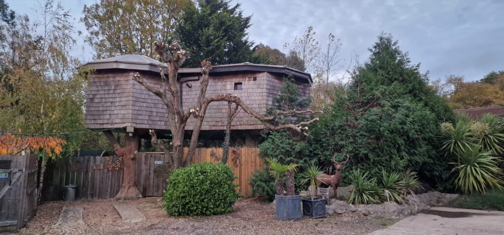 Treehouse Hideaway Spa hot tub romantic stay nr Whitstable Kent