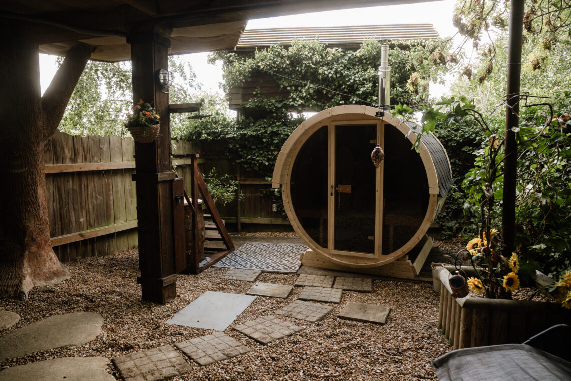 Treehouse Hideaway Spa hot tub romantic stay nr Whitstable Kent